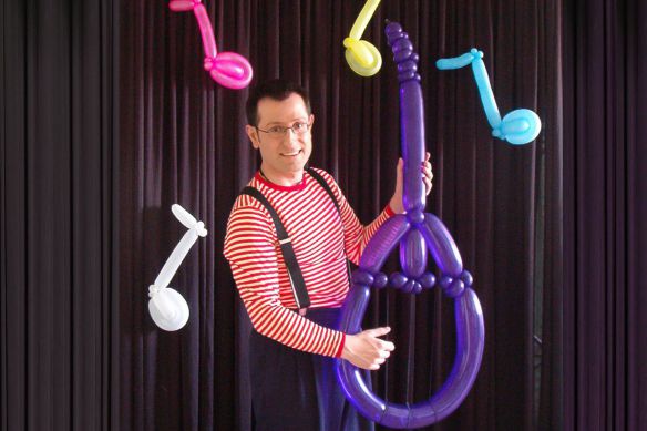 Pour David le magicien, la sculpture sur ballons n'a plus de secret